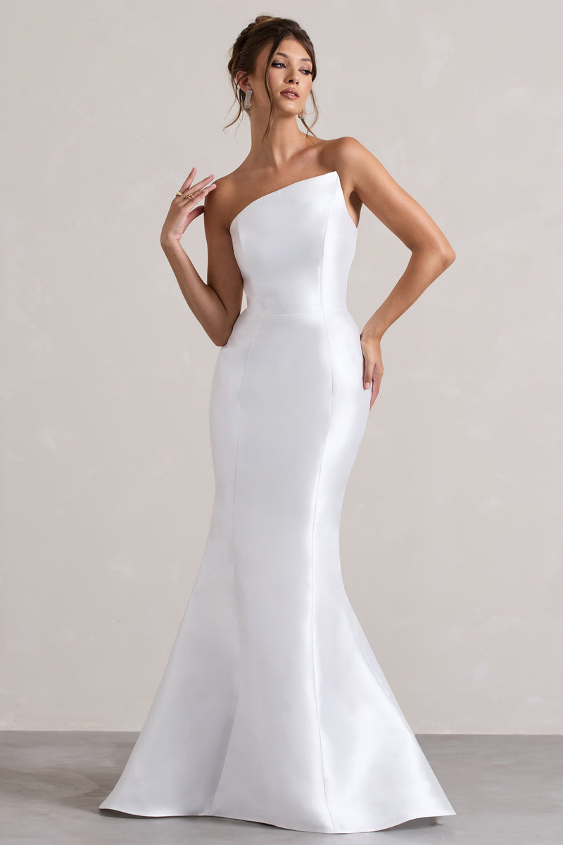 Define Robe longue en satin blanc avec décolleté asymétrique et queu ...